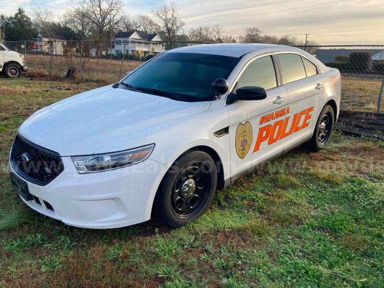2015 Ford Taurus (27981-3) - Auctionology LLC